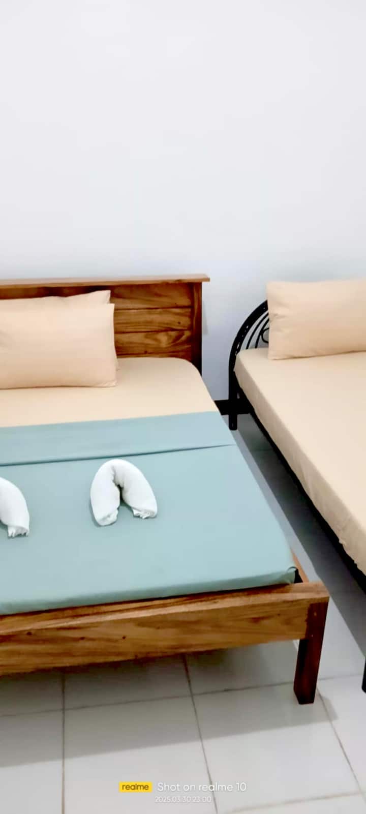 Leonards Barkada Room - Coron