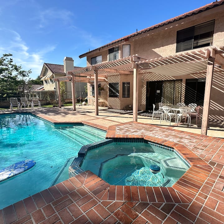 R5 Bright Cozy Room /Pool House/free Parking - West Covina, CA