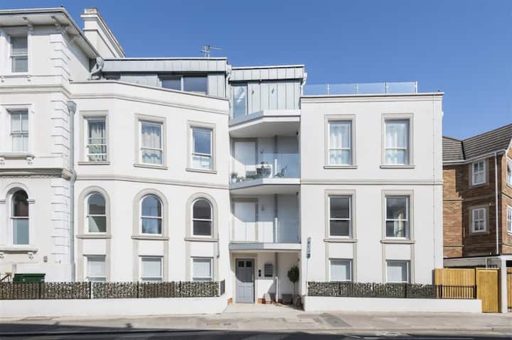 Entire Place In Greater London - Surbiton