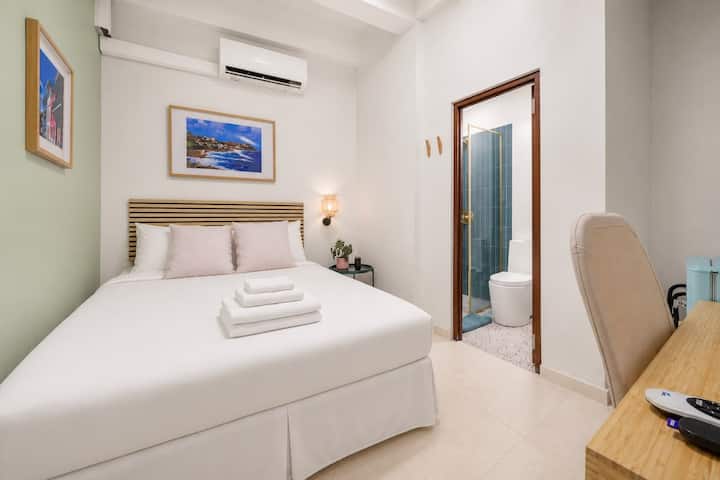 Sleek & Serene Stay W/ Free Parking | San Juan - San Juan