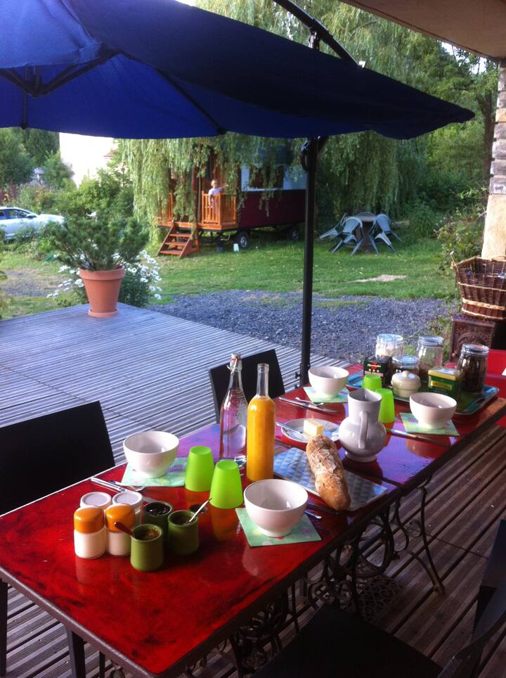 B&b Roulotte Bohème En Auvergne - Volvic
