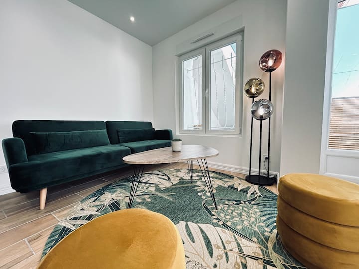 1 Lenoir Cocon Romantique Avec Jacuzzi Au Centre - Reims