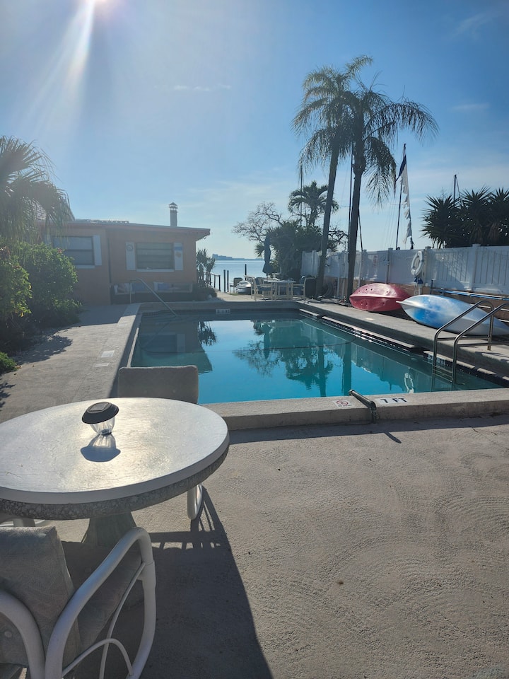 Waterfront Private One Bedroom Bay Palms Motel - St. Pete Beach, FL