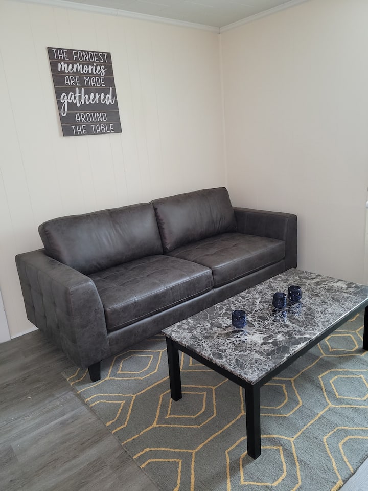 Quiet Renovated Apt | Long-term Stay | Fast Wifi - Eden, NC
