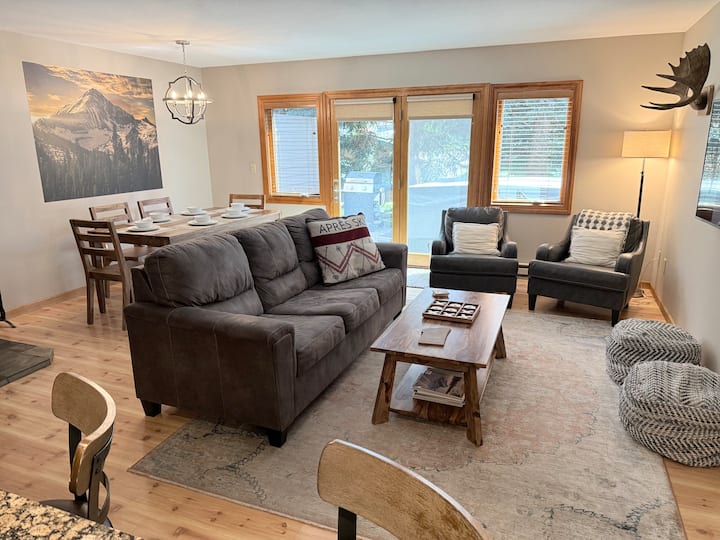 Town Center Base Camp With Hot Tub - Big Sky, MT