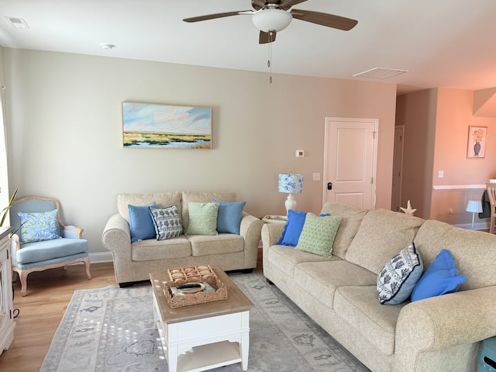 Coastal Lighthouse – Calm, Cozy, Close To It All - Swansboro, NC