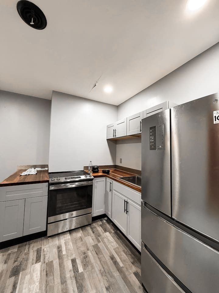 The Second Story Suite (2bd Apartment) - Troy, NY