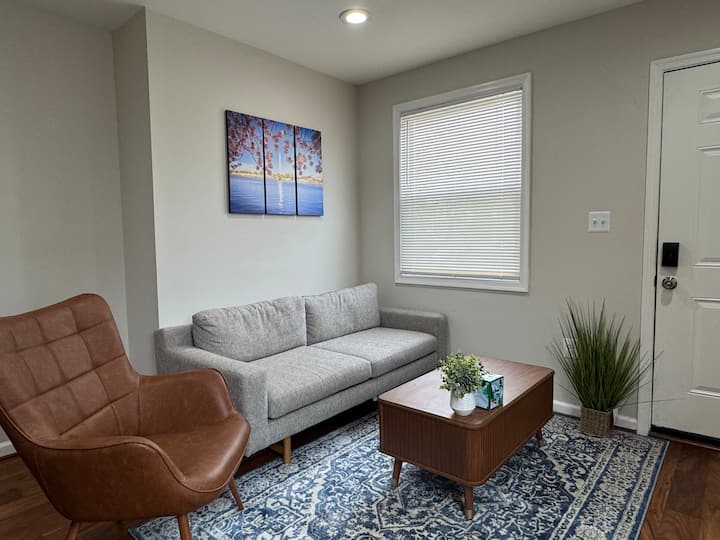 Capitol Hill: Walkable Metro & Free Street Parking - Washington DC