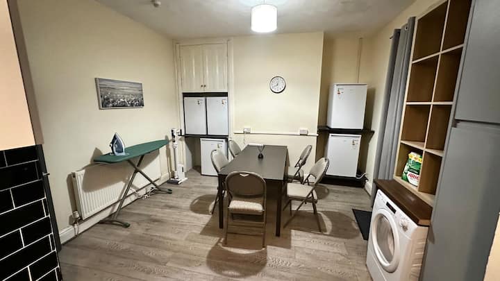 Private Single Cozy Room With All Essentials (E3) - Manchester
