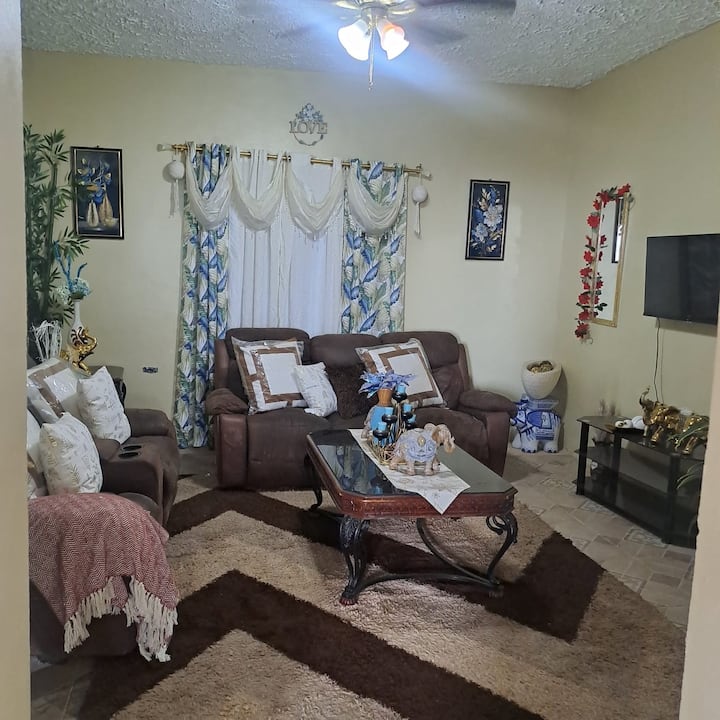 Platinum Paradise Vacation - Kingston