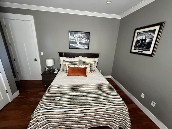 Private Room - Woodside, CA