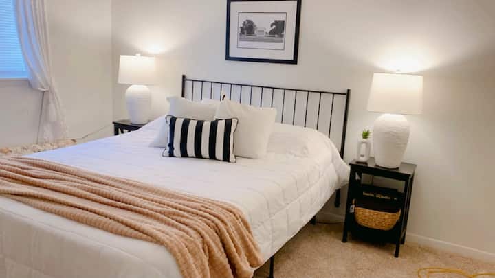 Modern Home Bedrooms&family Room - Charlottesville, VA