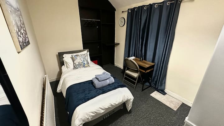 Private Single Cozy Room With All Essentials (E3) - イギリス マンチェスター