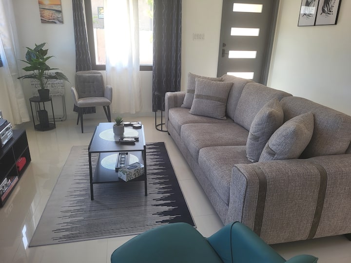 Jjs Place Gated Bungalow 3 Minutes To Ocho Rios - Jamaica