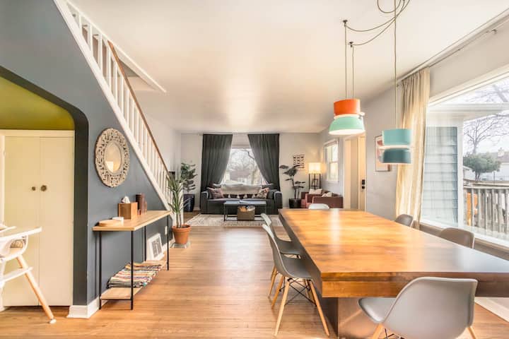 Downtown Duplex 6 Bed/16 Guests - Sioux Falls, SD