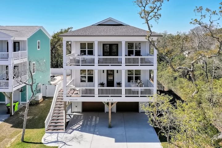 Luxury Oceanview Home - Steps To Beach - Oak Island, NC