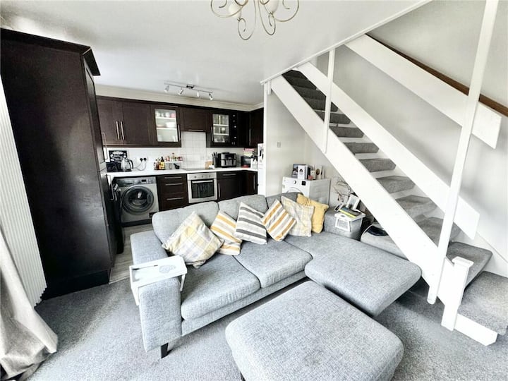 Modern 1-bed Poole Retreat | Near Harbour & Town - Sandbanks
