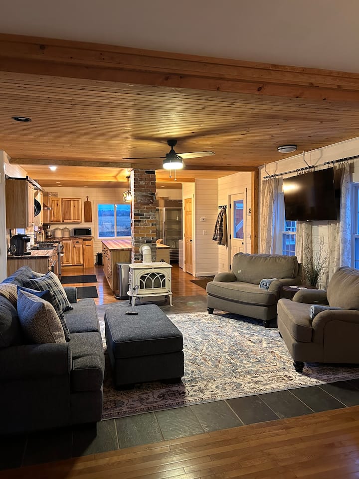 Peaceful 3br Retreat • Private Acre Near Bangor - Bangor, ME