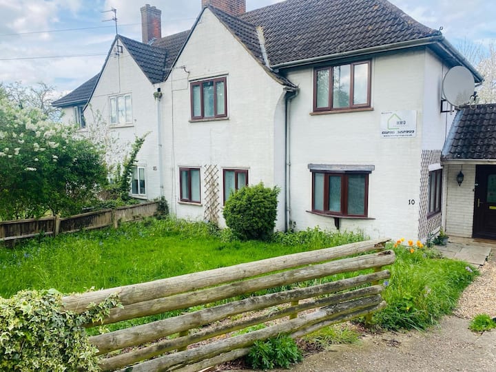 Double Room, With Share Bathroom - Aylesbury