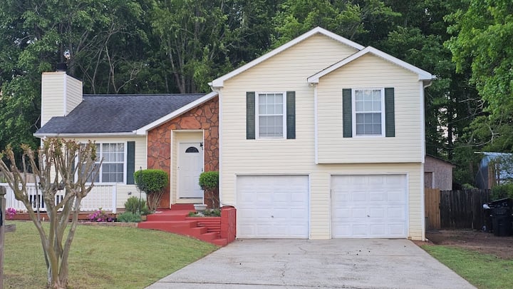 Comfy Spacious Home Near A Lot - McDonough, GA