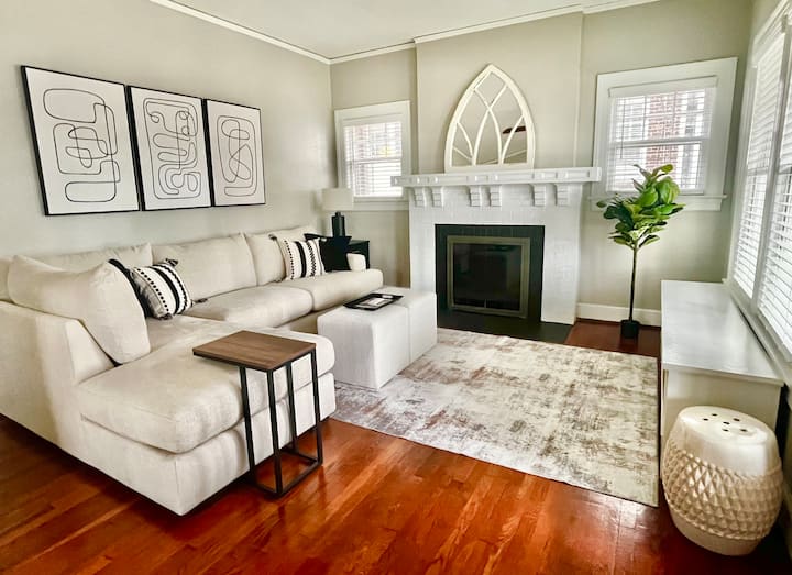 Charming Greensboro Bungalow - Greensboro, NC