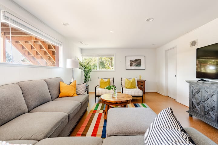 Adventure Nest Private Apartment - Bainbridge Island, WA