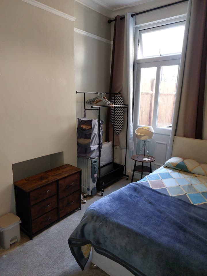 Large Double Guest Room - Greenwich