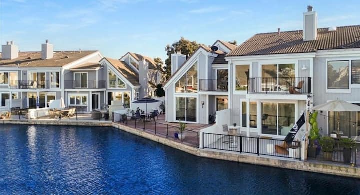 Tranquil Water Front House - Huntington Beach, CA