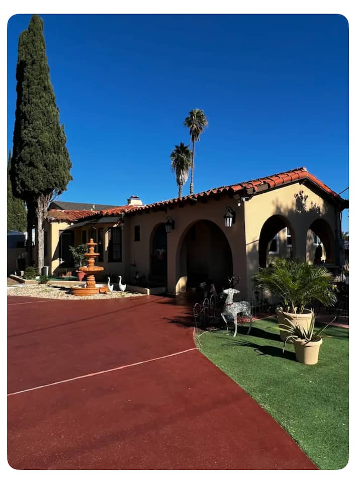 Classic Comfort Room - San Diego, CA