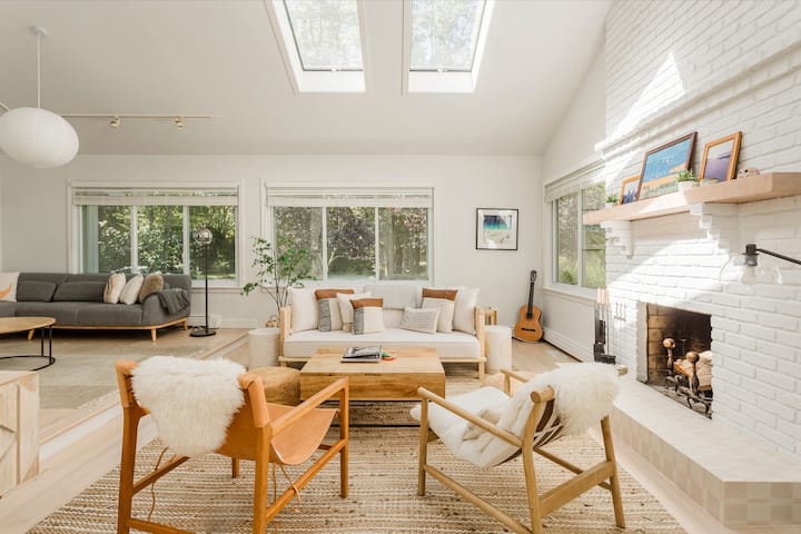 Chic Hamptons Retreat | Fireplace, Hot Tub, Beach - Westhampton, NY