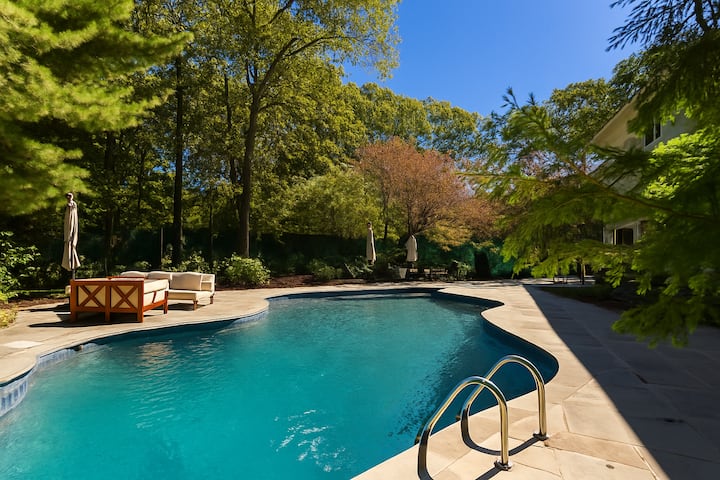 Chic Hamptons Retreat | Fireplace, Hot Tub, Beach - Westhampton, NY