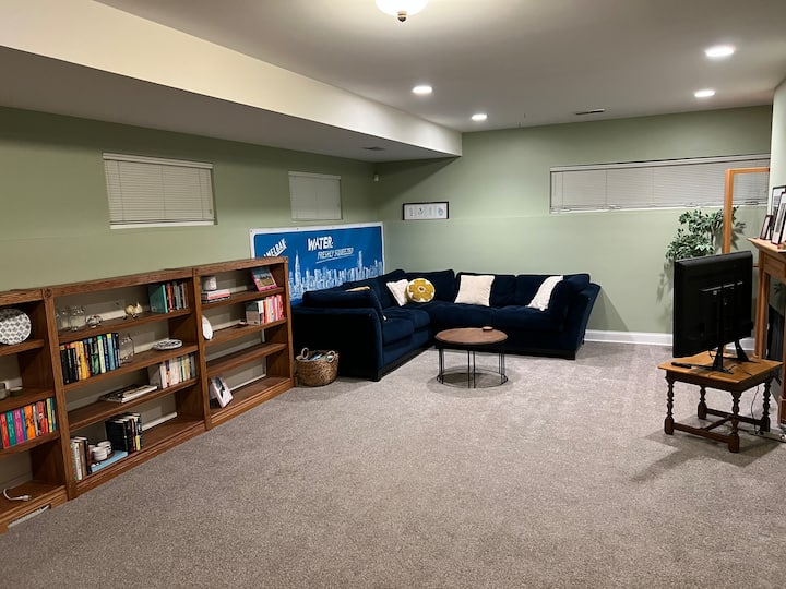 Large Unit In Prime Logan Square - Edgewater Beach - Chicago