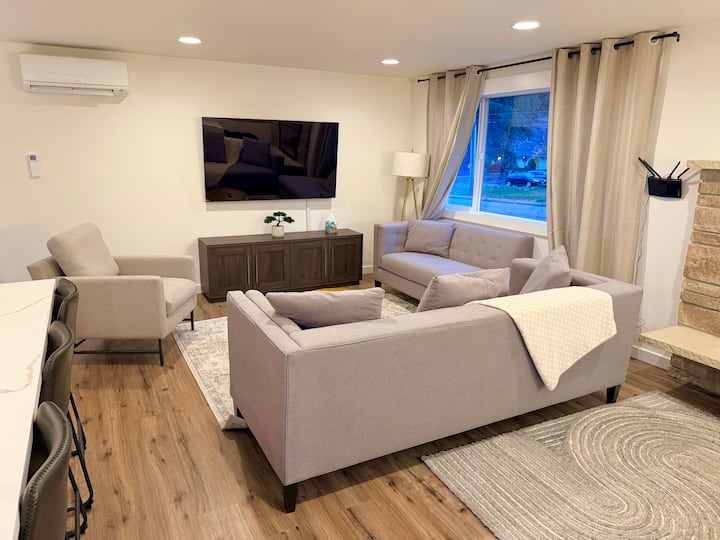 Unit A, Main Floor, Cozy Modern 3 Bed 2 Bath - Edmonds, WA