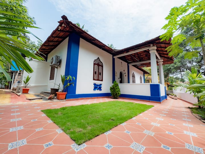 Portuguese 4bhk Villa 1.5kms To The Beach By Cq - Goa