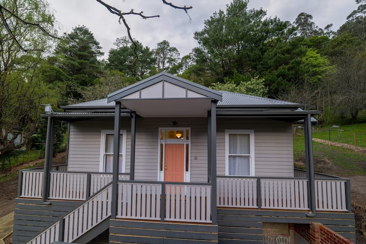 Ferntree Digs Cottage - Currawong Rd