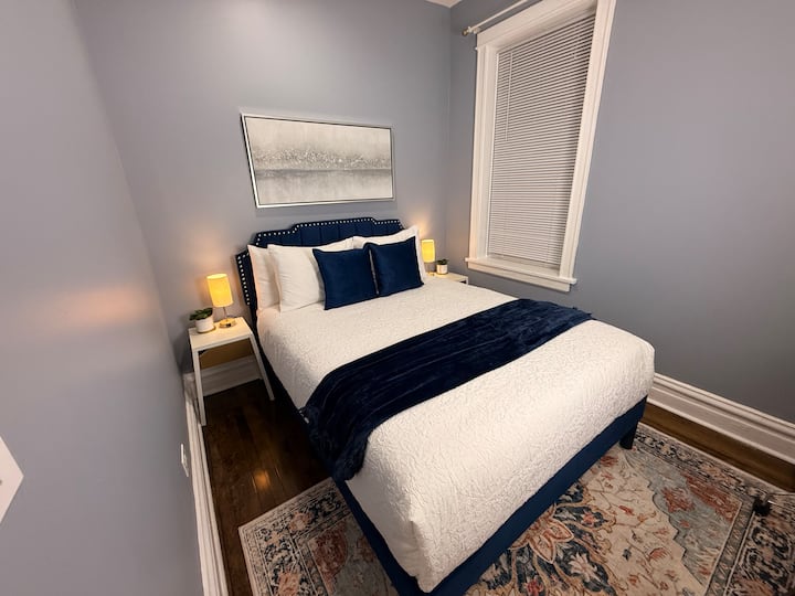 Two Bedroom Chicago Unit - Rogers Park - Chicago