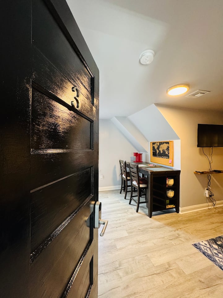 Modern Oasis In Newark - Livingston, NJ