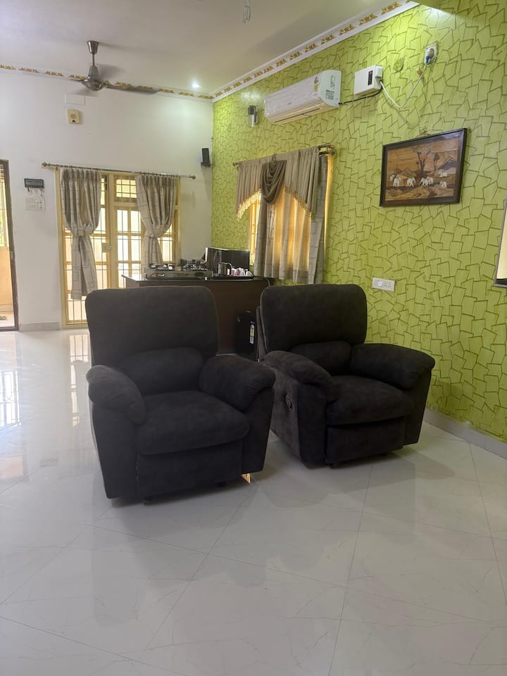 Cozy Urban Stay - Annanagar (2nd Floor) - Chennai
