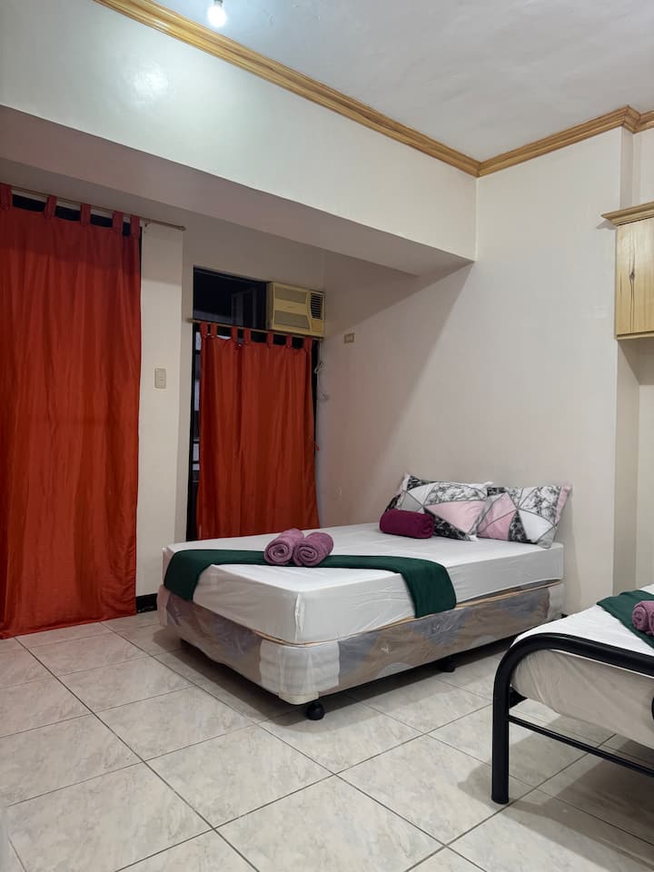 Queen Studio Apartment - Cebu City