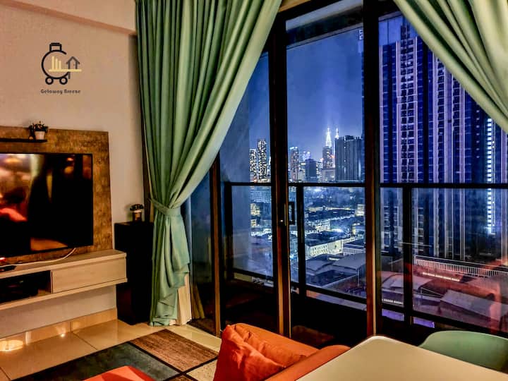 1br Balcony | Klcc View Getaway Suites | Two Tvs - Kuala Lumpur
