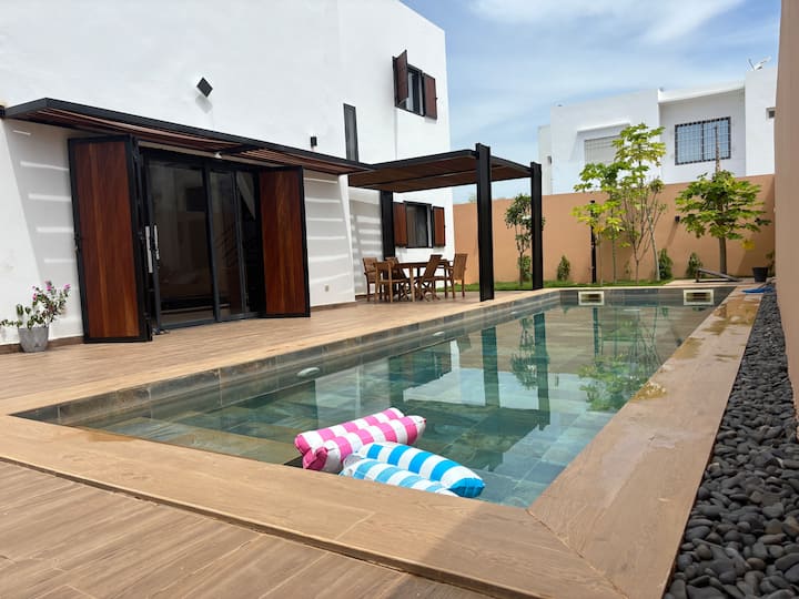 Villa Entière à La Somone Avec Piscine Privée - Senegal
