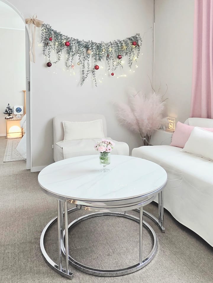 할인가|합정역,공항직행버스6분|홍대1정거장ㅣ6명|짐보관|안전|한강조깅|yg|경복궁|친절 - Seoul