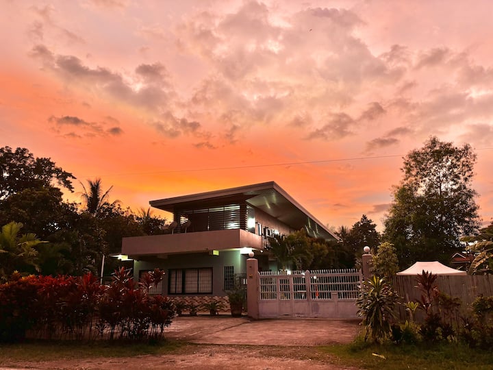 Maui 113 & 114 Combo; King Bed; Parking; Genset - Panglao