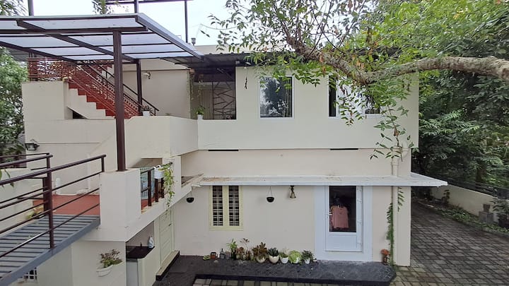 De Urban Nest - Breathe Green, Stay Serene - Nedumangad