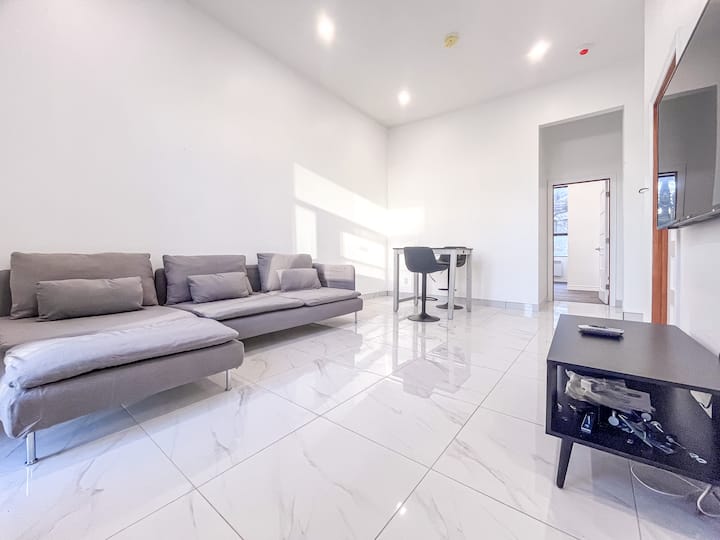 Pending 4.6 - Laval, Canada