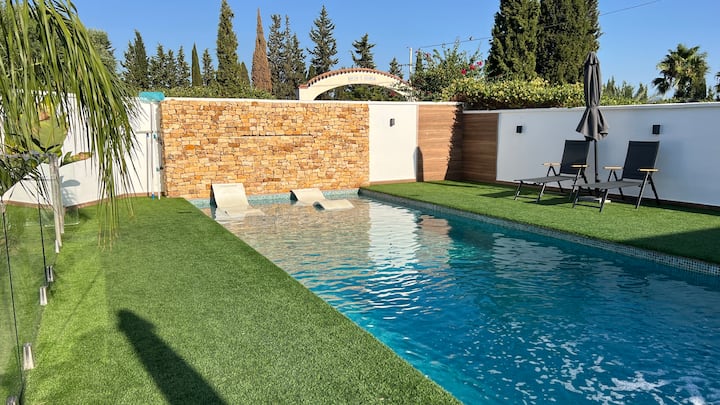 Lujo Y Privacidad Con Piscina Y Jardines - Málaga