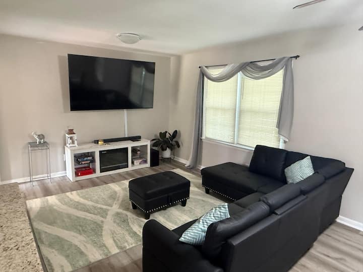 Kandi Luxury Stay - Riverdale, GA