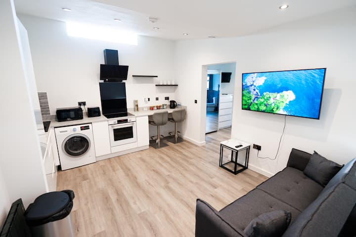 1 Bedroom Studio Flat W/parking - Bournemouth