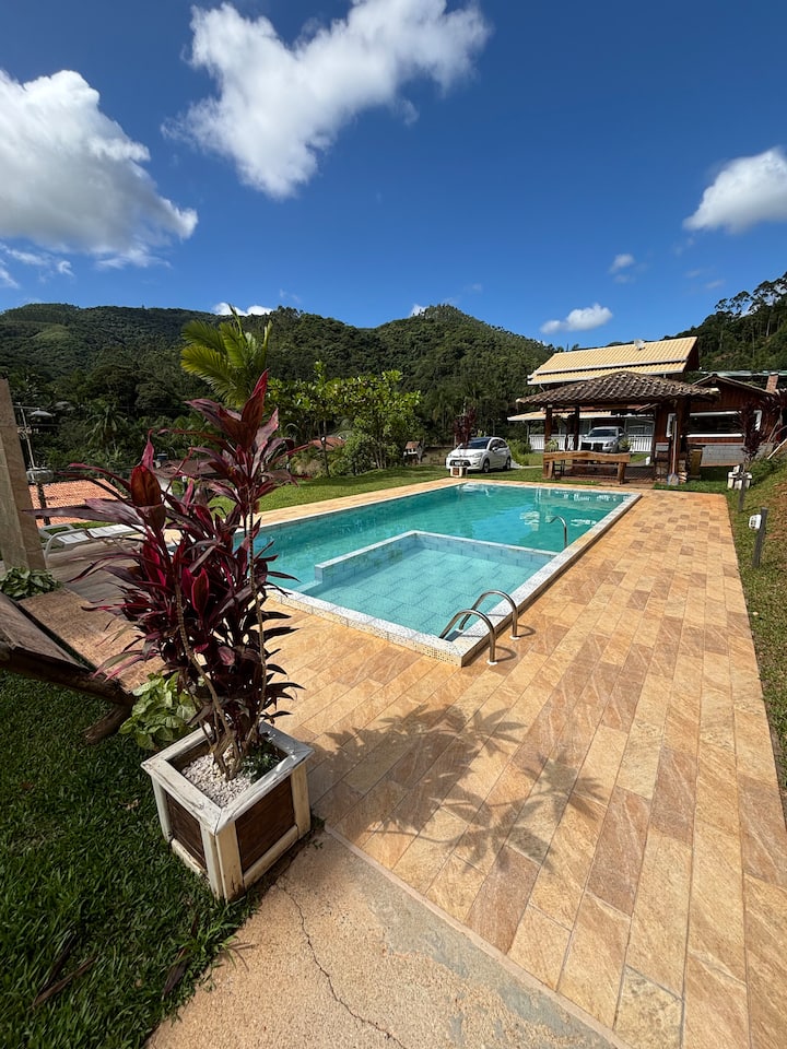 Chácara Com Piscina Para Um Natal Em Família - Brusque