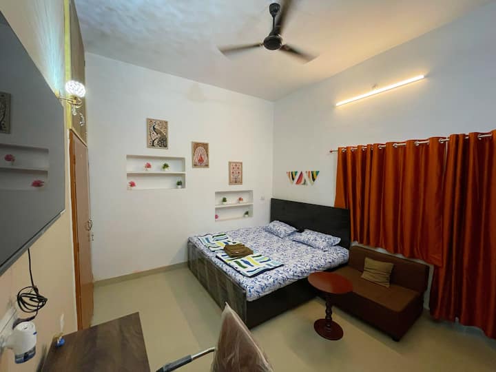 Kirti Kunj By Kirti Kutir
{Radiate In Relaxation} - Waranasi